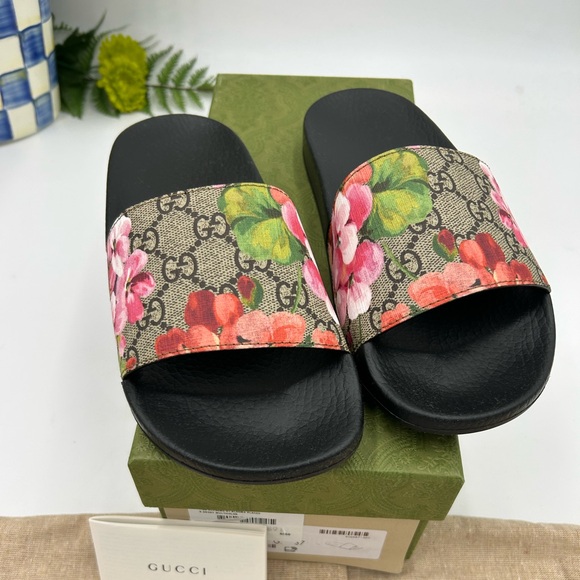 Gucci | Shoes | Womens Gucci Gg Bloom Pool Slides Size 37 Made In Italy ...